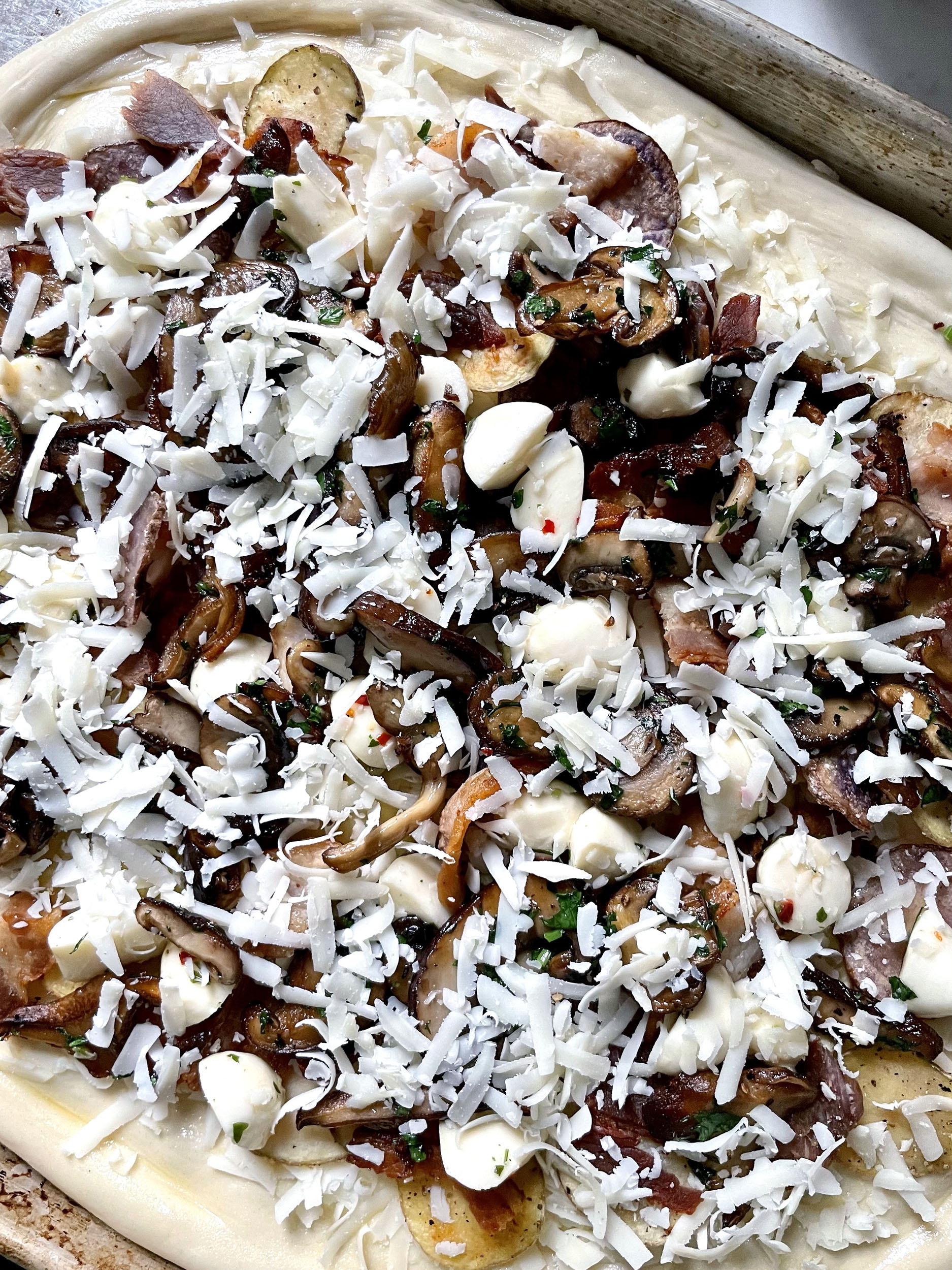 Super Mushroom Pizza and Pretend It's a City » Djalali Cooks a Pizza!