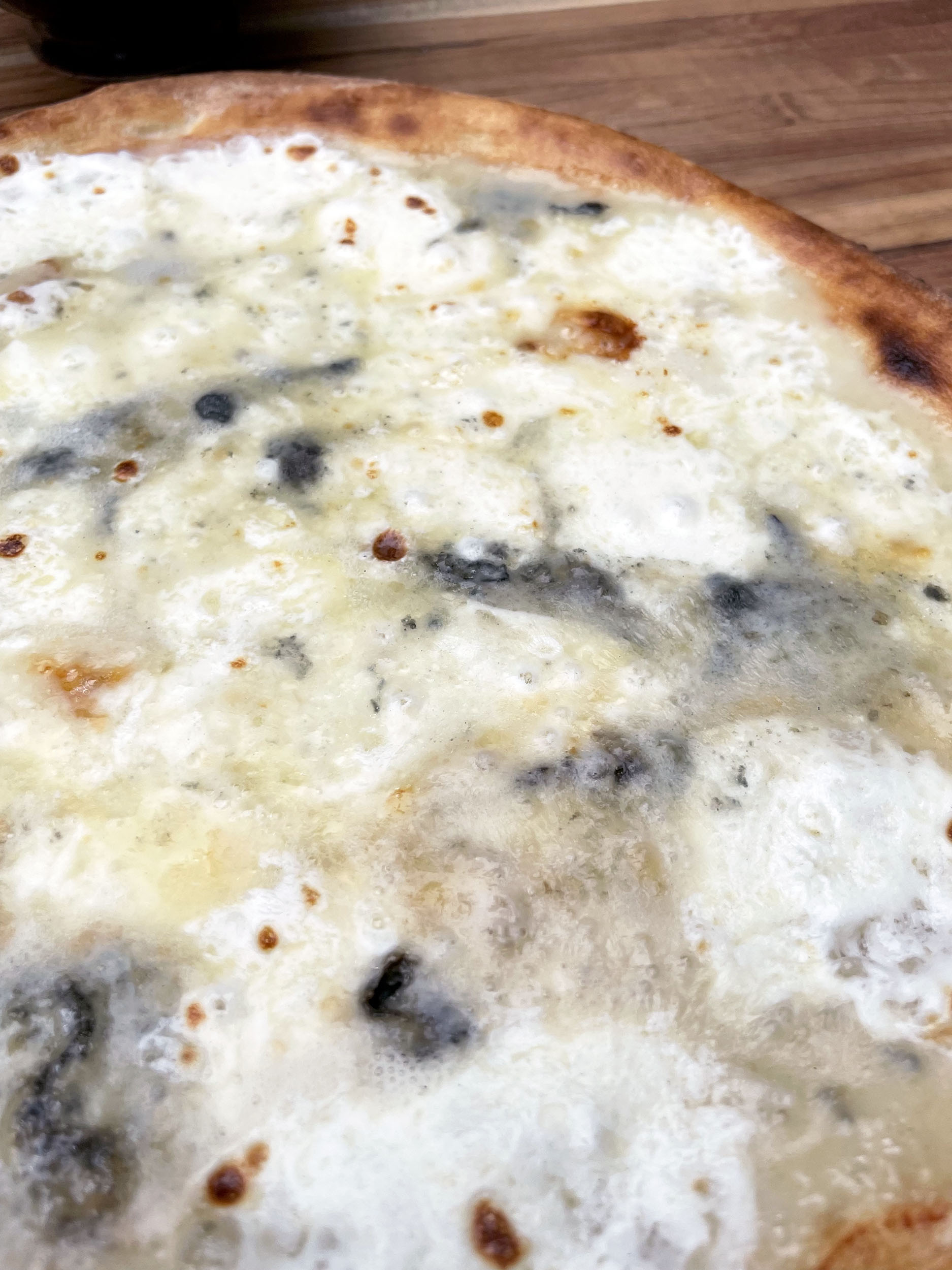 Gorgonzola Pizza with Fresh Tomato and Let Him Go » Djalali Cooks